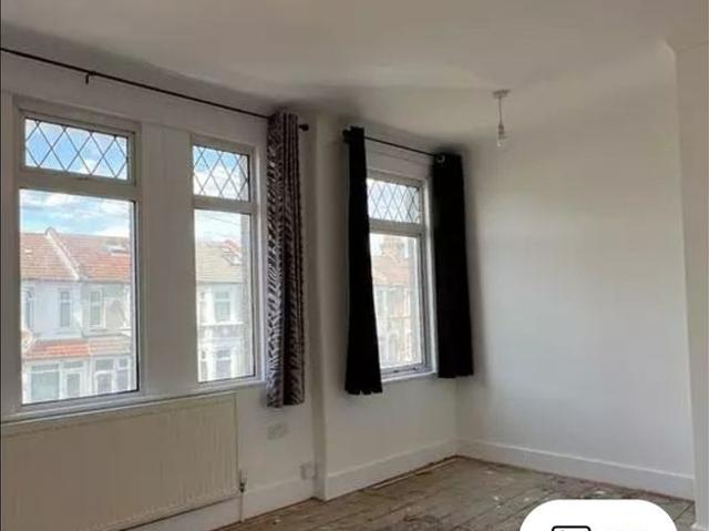 3 Bed Semi Detached House, Thorold Road, IG1