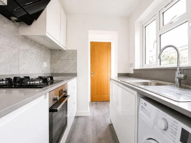 3 bed Semi Detached House To Let, Guide Price £2,400 pcm