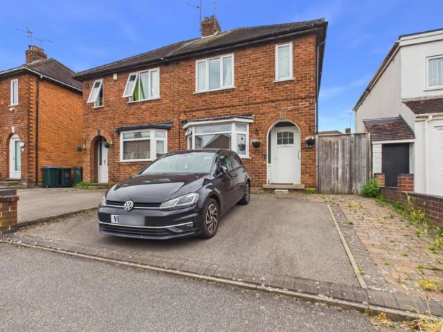3 BED Semi detached house To rent