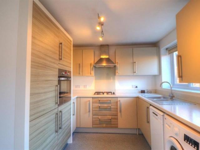 3 BED Semi detached house To rent