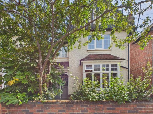 3 BED Semi detached house To rent