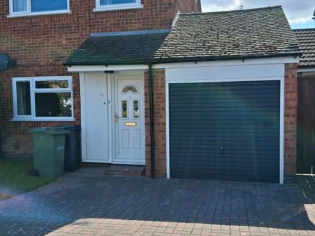 3 BED Semi detached house To rent