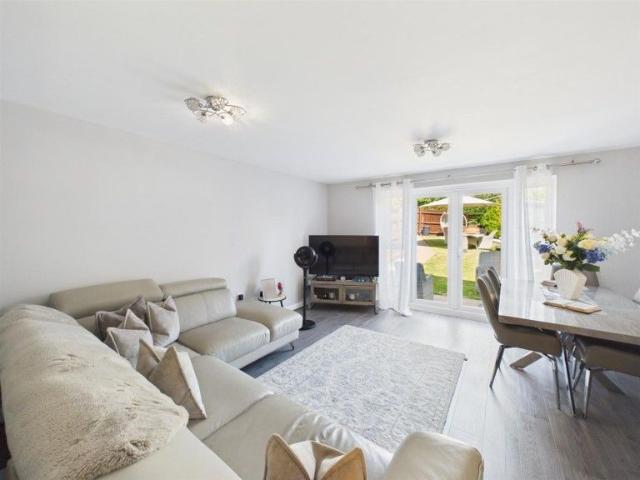 3 BED Semi detached house To rent