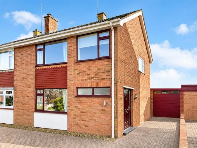 3 BED Semi detached house To rent
