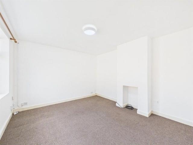 3 BED Semi detached house To rent