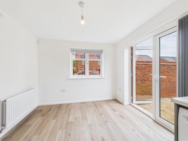 3 BED Semi detached house To rent