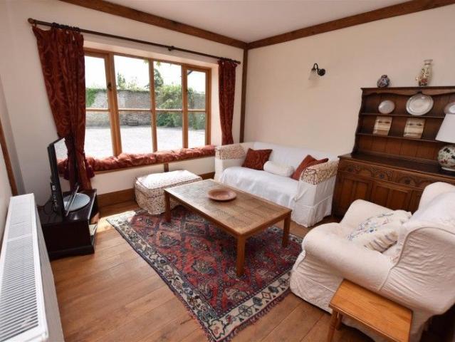 3 BED Semi detached house To rent