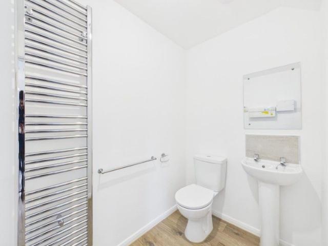 3 BED Semi detached house To rent