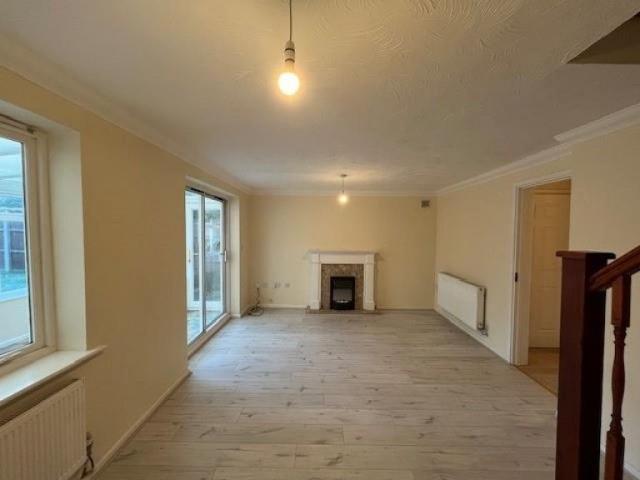 3 BED Semi detached house To rent