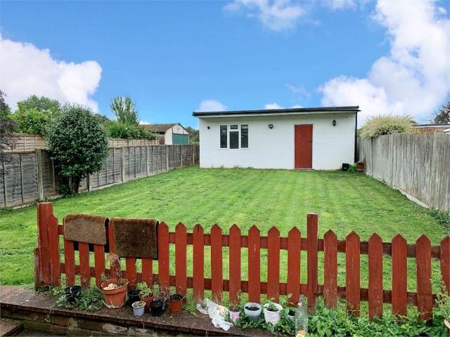 3 bed semi detached house to rent in Bells Lane, Horton, SL3