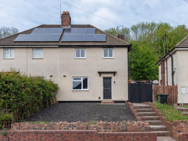 3 bed semi detached house to rent in Bluebell Road, Dudley, DY1