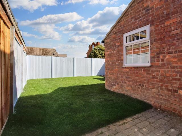 3 bed semi detached house to rent in Hawthorne Grove, Beeston, Nottingham