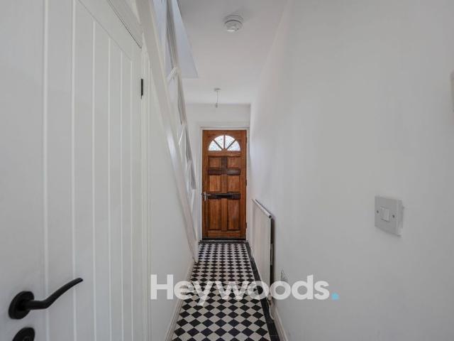 3 bed semi detached house to rent in Longfield Avenue, Stone, ST15