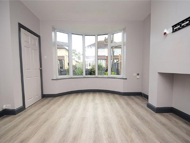 3 bed semi detached house to rent in Linden Road, Scarborough, YO12