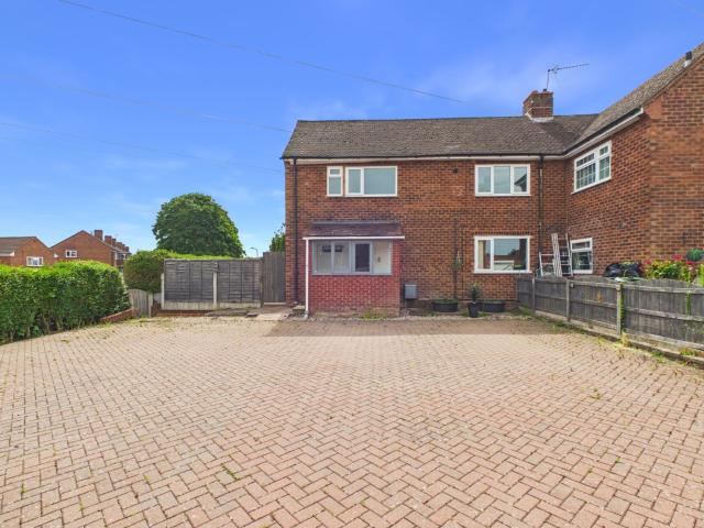 3 bed semi detached house to rent in Lyttleton Avenue, Bromsgrove, B60