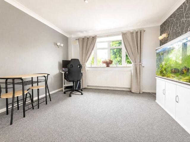 3 bed semi detached house to rent in Mapledene Avenue, Hullbridge, SS5