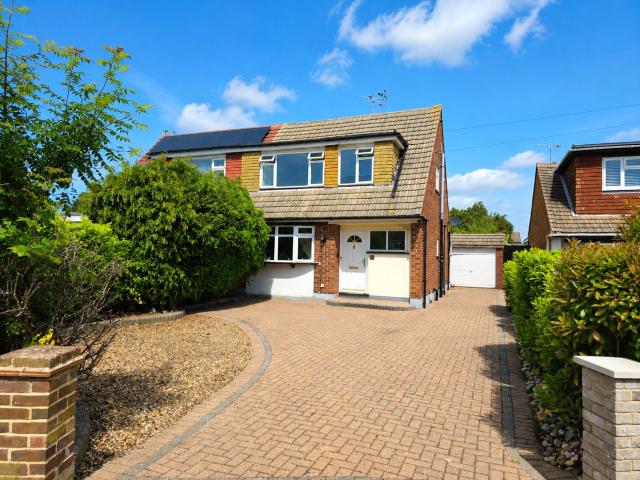 3 bed semi detached house to rent in Mapledene Avenue, Hullbridge, SS5