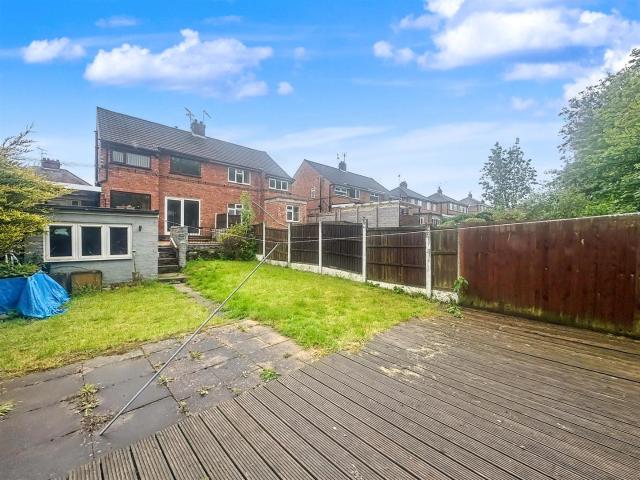 3 bed semi detached house to rent in Spinney Road, Ilkeston, Derbyshire