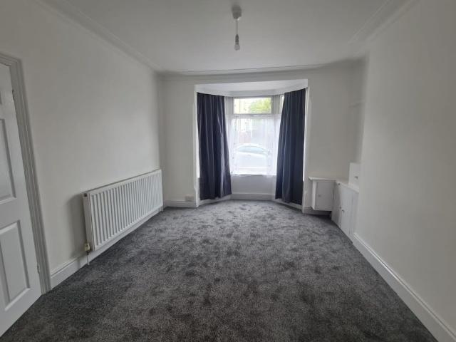3 bed semi detached house to rent Jeffcock Road, Pennfields WV3