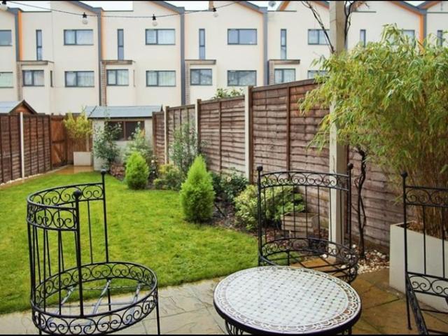 3 Bed Semi Detached House, Tomblin Mews, SW16