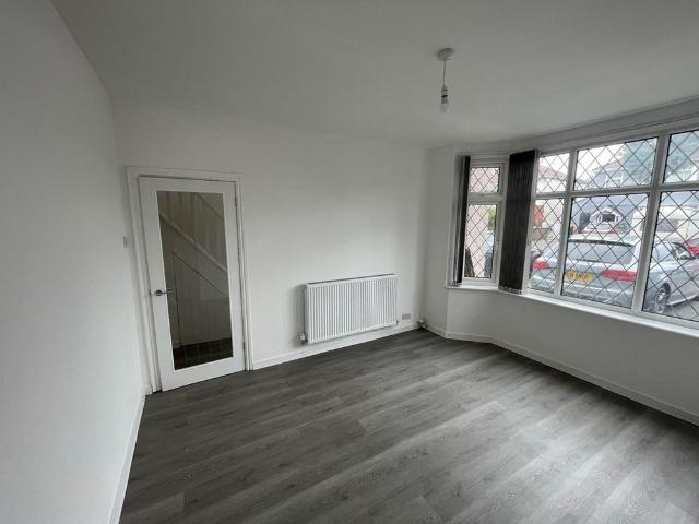 3 Bed Semi Detached House, Wainbody Avenue South, CV3