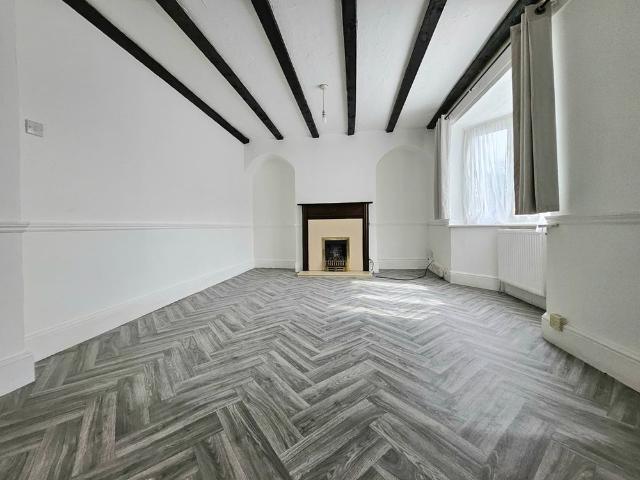 3 Bed Semi Detached House, Warren Road, LU1