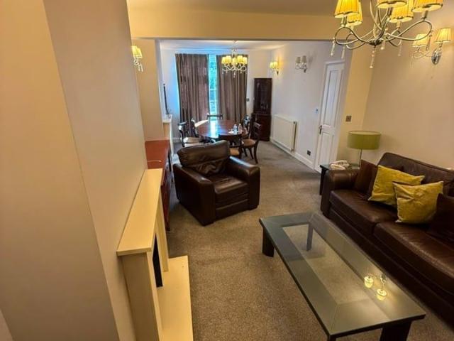 3 Bed Semi Detached House, Watford Way, NW4