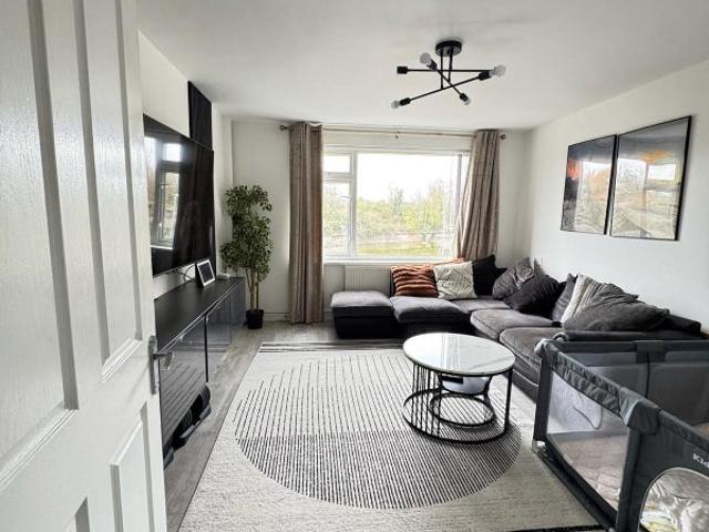 3 Bed Semi Detached House, Whinchat Road, SE28