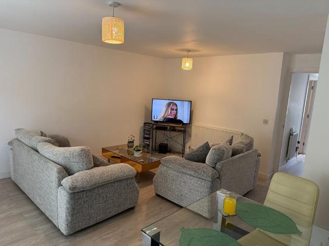 3 Bed Semi Detached House, Whitley Rise, RG2