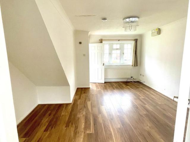 3 bed Semi detached in Glenrise Close, Cardiff, CF3 0AS