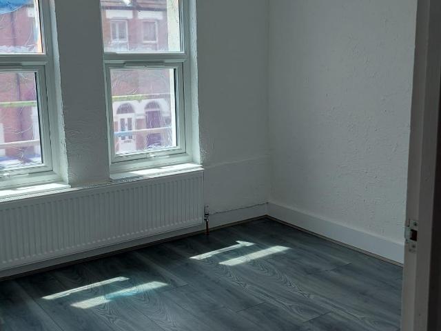 3 bed Semi detached in Springfield Road, Welling, DA16 1QN