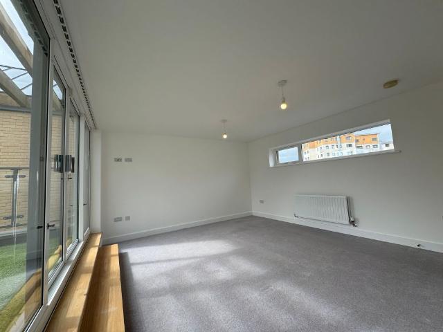 3 bed semi detached town house to rent in Firepool Crescent, Taunton, TA1