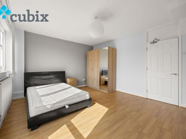 3 bed split level flat in Shoreditch