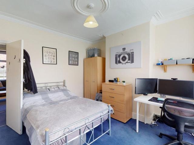 3 Bed student house available July off Ecc Rd