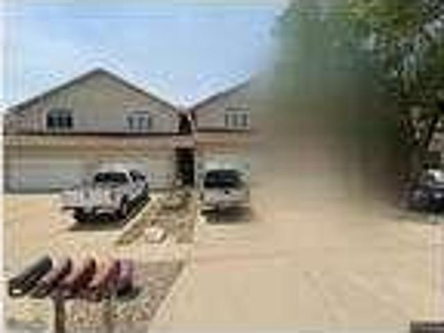 3 bedroom/3 bath Townhome in Norwalk for Rent