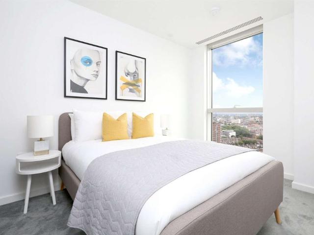 3 bedroom 19th floor apartment in the highly regarded Atlas Building