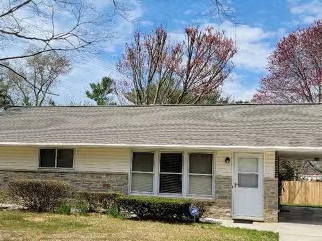 3 Bedroom 1.75 Bathroom House in Fairmont neighborhood with Gr.