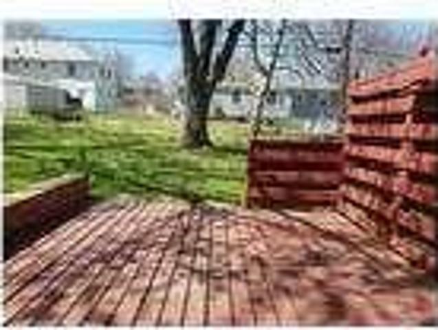 3 Bedroom, 1 1/2 bathroom