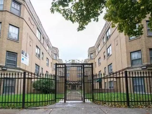 3 Bedroom 1 Bath Apartment 7934 42 S Wabash