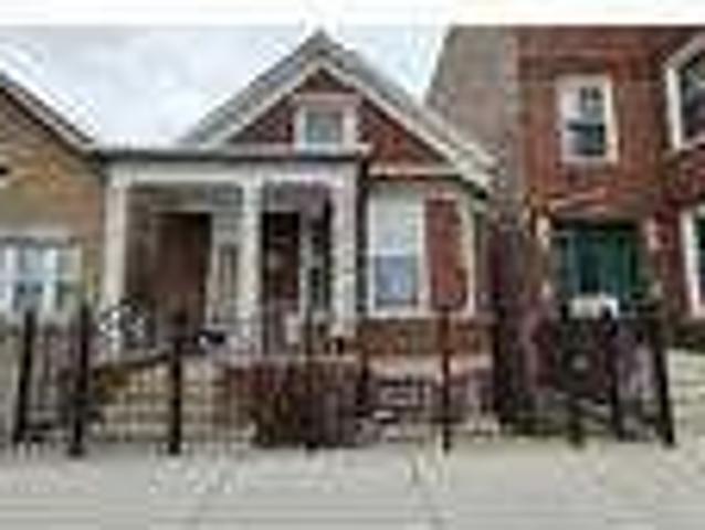 3 Bedroom 1 Bath In Chicago IL 60609