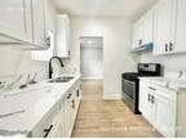 3 Bedroom 1 Bath In Los Angeles CA 90037