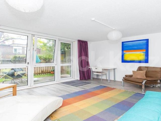 Spacious three bed with garden mins to tube, shops and ucl
