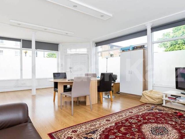 Beautiful three bedroom conversion with no lounge