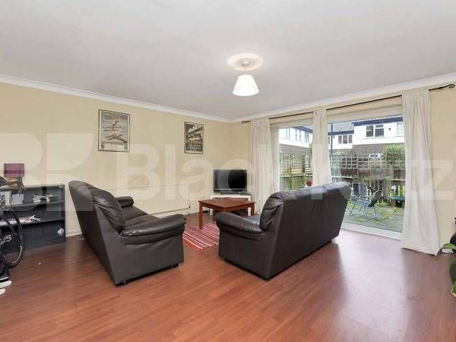3 Bedroom, 1 bath, 1 reception House