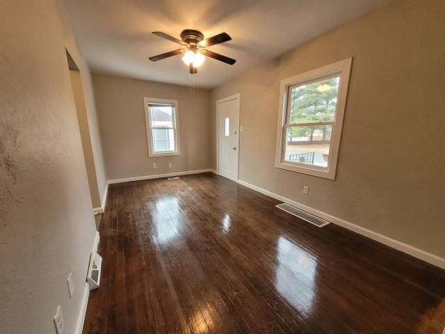 3 bedroom, 1 bathroom home with garage!