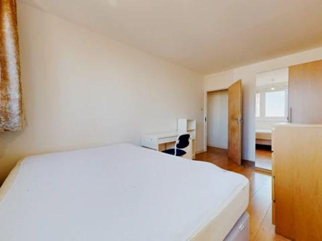 3 Bedroom 1 Bathroom roomA
