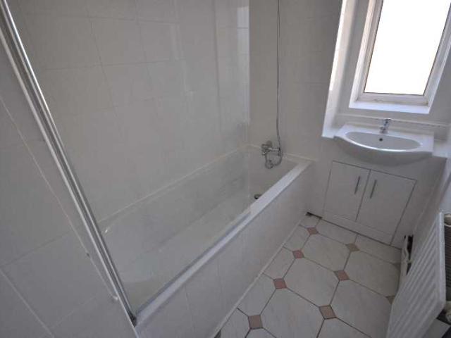 3 Bedroom 1 Living Room Flat in Hoxton