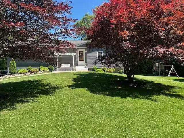 3 Bedroom 2.5 Bathroom House In Wappingers Falls With Great Am.