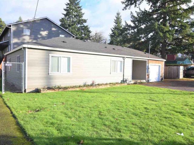 3 bedroom 2 bath House with fenced yard! 3 Bedroom Apartment for Rent at 5320 Se 122nd Ave, Portland, OR 97236 Powellhurst Gilbert