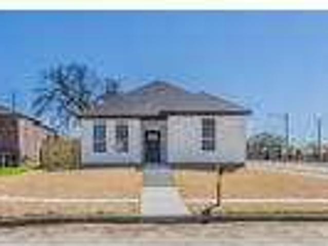 3 Bedroom 2 Bath In Fort Worth TX 76105